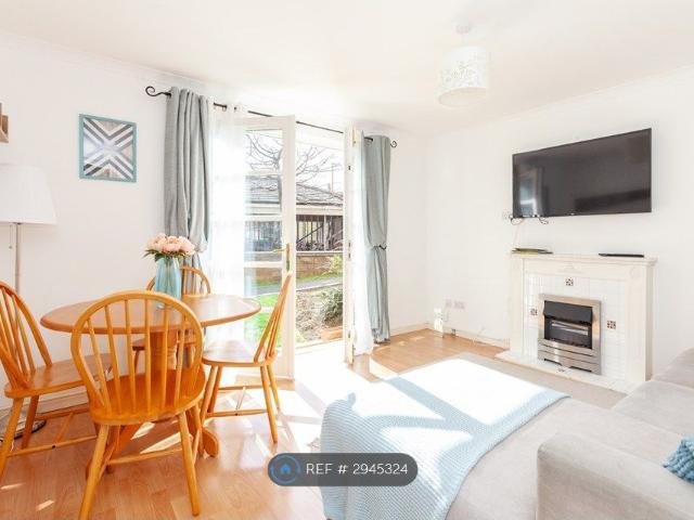 Broughton Road, Edinburgh EH7, 2 bed flat to rent, £1,650 pcm | PrimeLocation