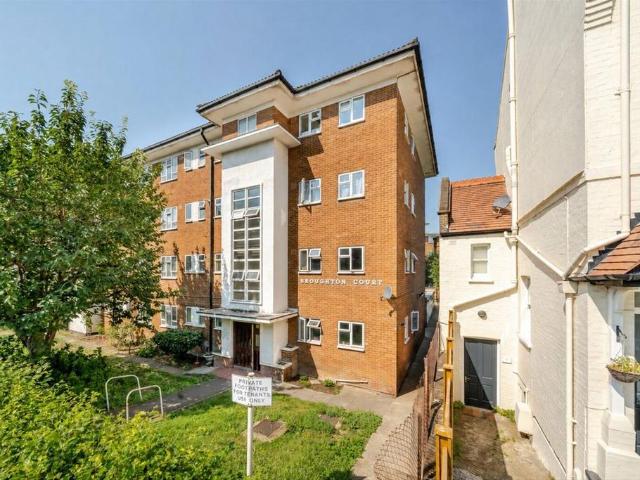 Broughton Road, London W13 2 bed flat to rent £1,850 pcm £427 pw
