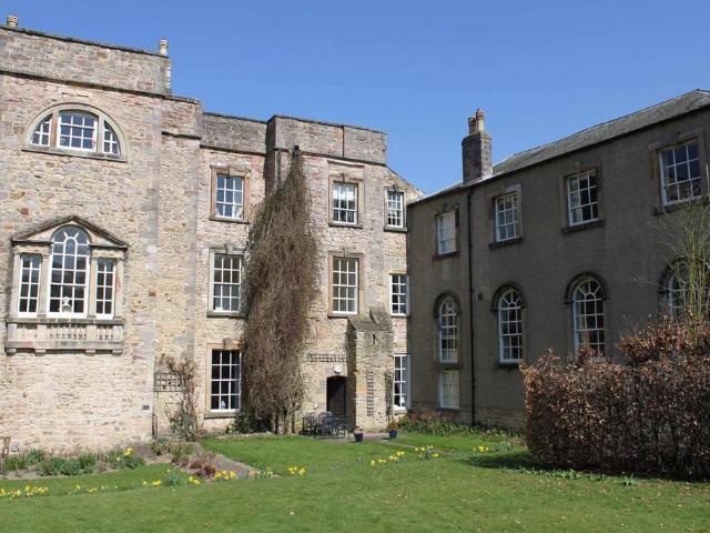 Brough Park 3 bed apartment to rent £1,800 pcm £415 pw