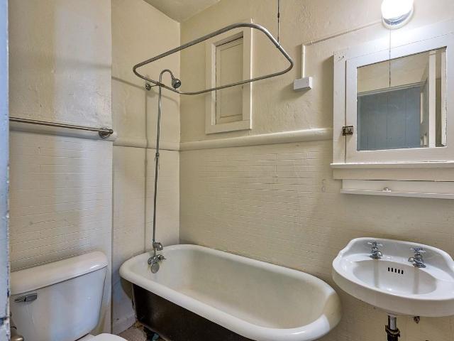 Brown Apartments Studio Apartment for Rent at 807 Sw 14th Ave, Portland, OR 97205 Goose Hollow