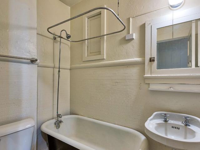 Brown Apartments 1 Bedroom Apartment for Rent at 807 Sw 14th Ave, Portland, OR 97205 Goose Hollow
