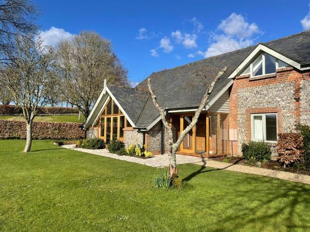 Brown Candover, Basingstoke SO24 2 bed farm house to rent £1,795 pcm £414 pw