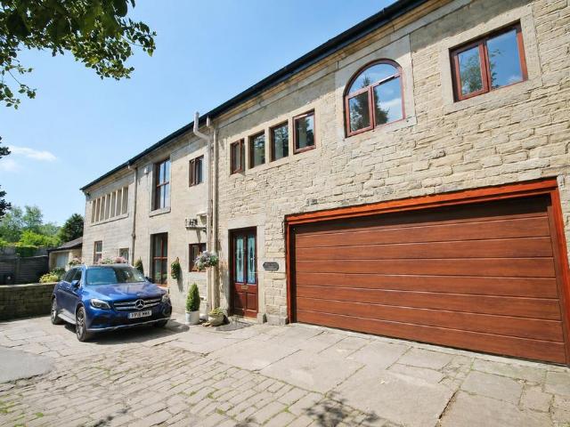 Brown Lodge Street, Littleborough OL15 4 bed property to rent £1,900 pcm £438 pw