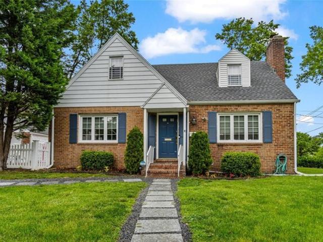 Brown Rd, Great Neck, Home For Sale