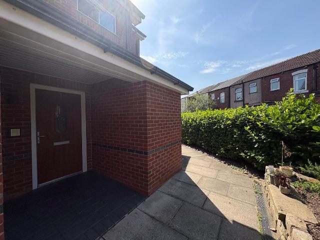 Brown Street, Bickershaw WN2, 2 bed flat to rent, £750 pcm | PrimeLocation