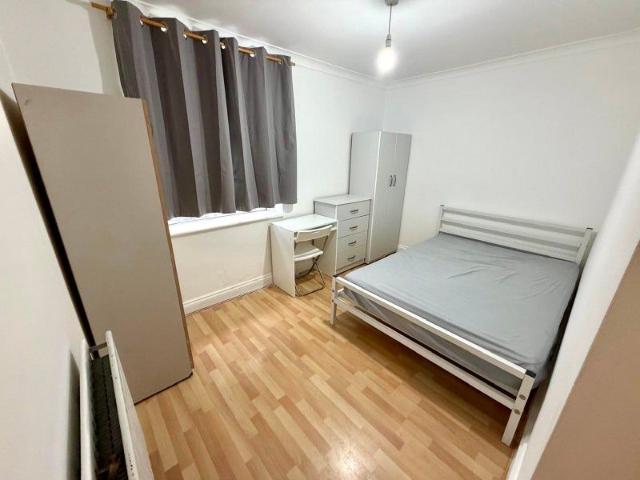 Brownfield Street, London E14, Room to rent, £750 pcm | PrimeLocation