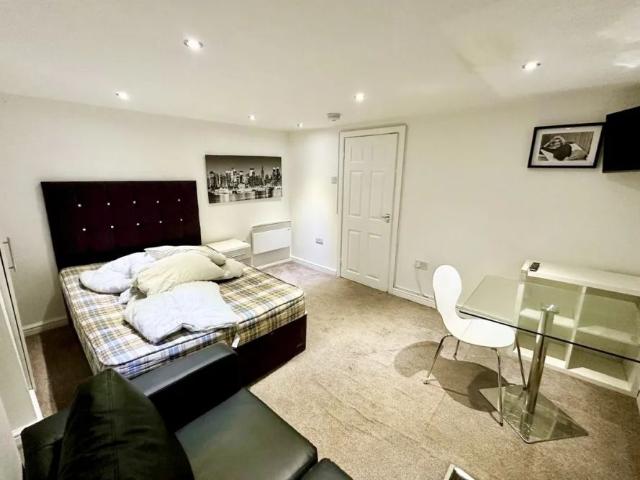 Brownhill Crescent, LEEDS