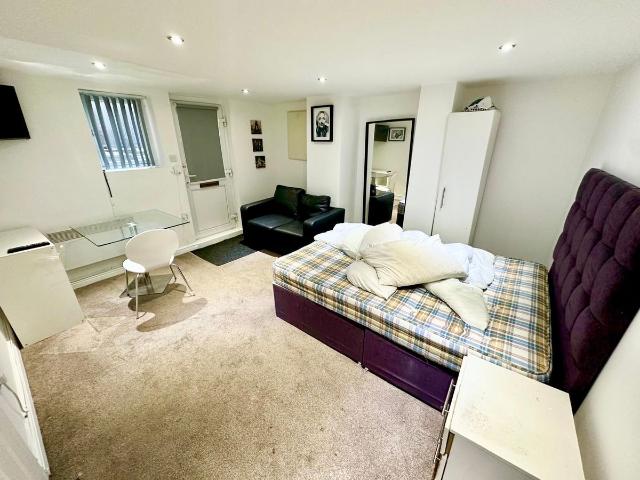 Brownhill Crescent, Leeds LS9, Studio to rent, £700 pcm | PrimeLocation