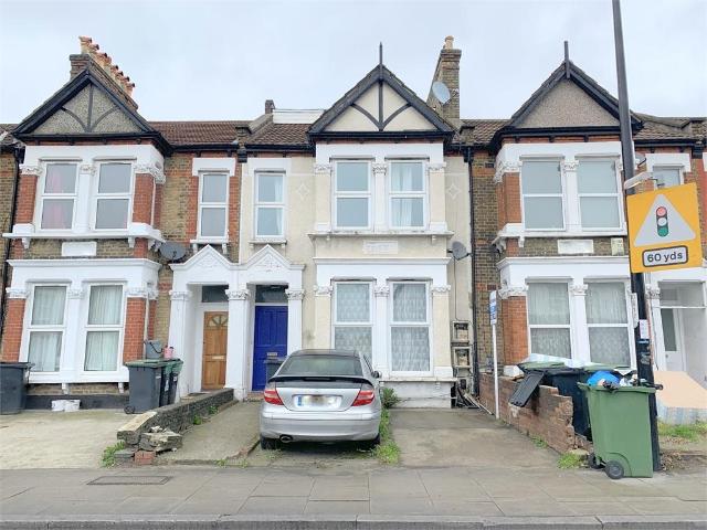 Brownhill Road, Catford, London, 3 bed ground floor flat to rent £2,200 pcm £508 pw