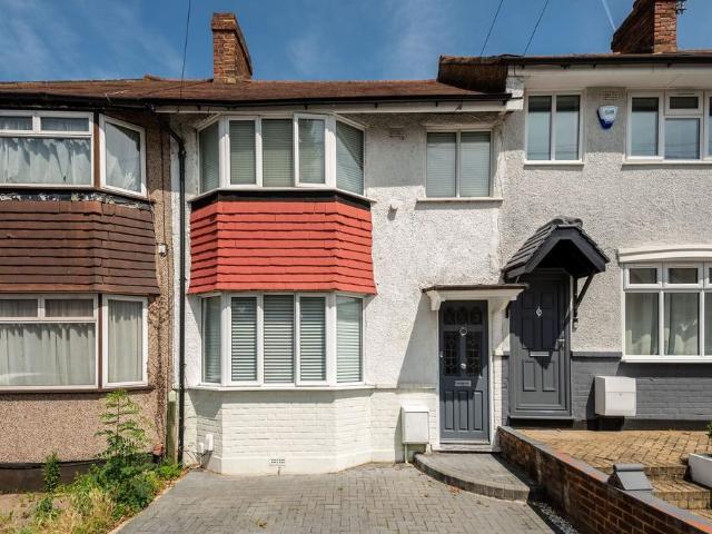 Browning Avenue, Worcester Park, KT4 3 bed terraced house to rent £2,400 pcm £554 pw