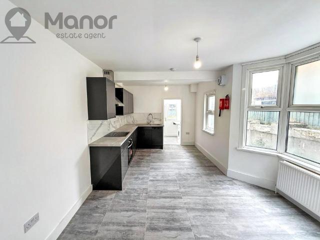 Browning Road, Manor Park, E12 6RB 4 bed terraced house to rent £2,700 pcm £623 pw
