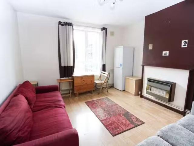 Browning Street, Elephant and Castle. 4 bed flat to rent £3.
