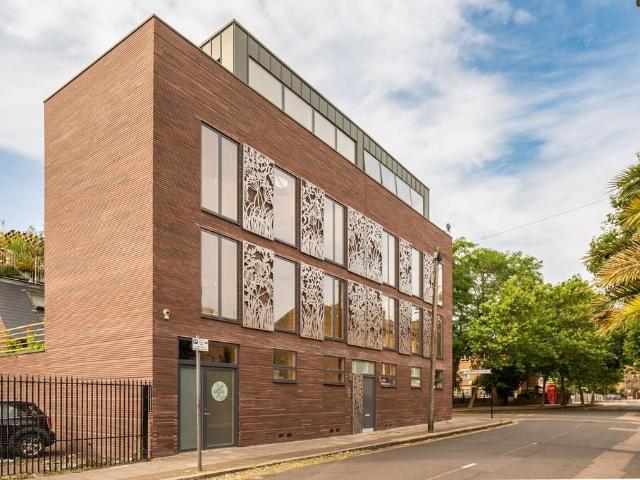 Browning Street, Elephant and Castle. 2 bed flat to rent £3,684 pcm £850 pw