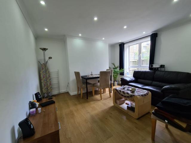 Browning Street, London SE17, 3 bed flat to rent, £3,150 pcm | PrimeLocation
