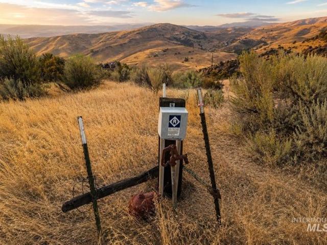 Brownlee Rd, Sweet, ID 83670