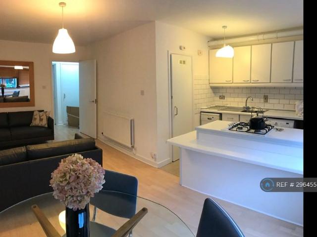 Brownlow Mews, London, WC1N 1 bed flat to rent £2,700 pcm £623 pw