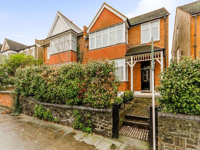 Brownlow Road N11, Harringay, London, 3 bed flat to rent, £2,500 pcm | PrimeLocation