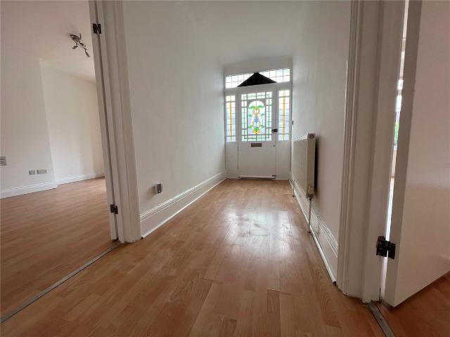 Brownlow Road, Bounds Green, London N11, 2 bed maisonette to rent, £2,200 pcm | PrimeLocation