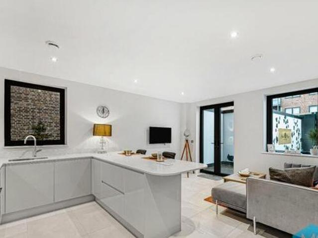 Brownlow Road, London, 2 Bedroom Apartment