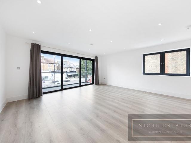 Brownlow Road, London N11, 2 bed flat to rent, £2,200 pcm | PrimeLocation