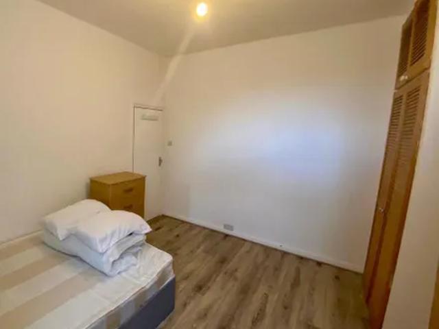 Brownlow Road, London, N11 2JA, United Kingdom | Room for rent #167618320 | Rentberry
