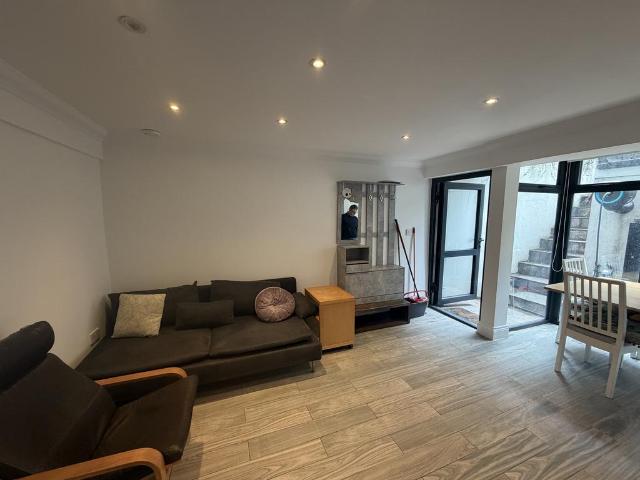 Brownswood Road, London N4 2 bed flat to rent £2,500 pcm £577 pw