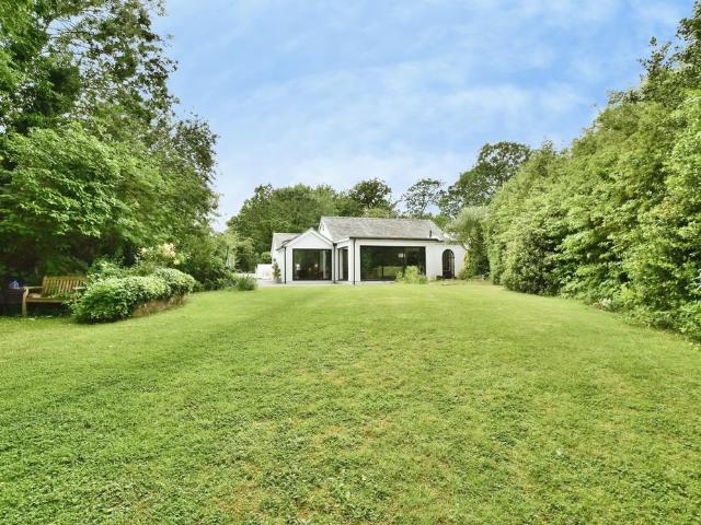 Browns Lane, Wilmslow, SK9 4 bed detached house to rent £4,250 pcm £981 pw