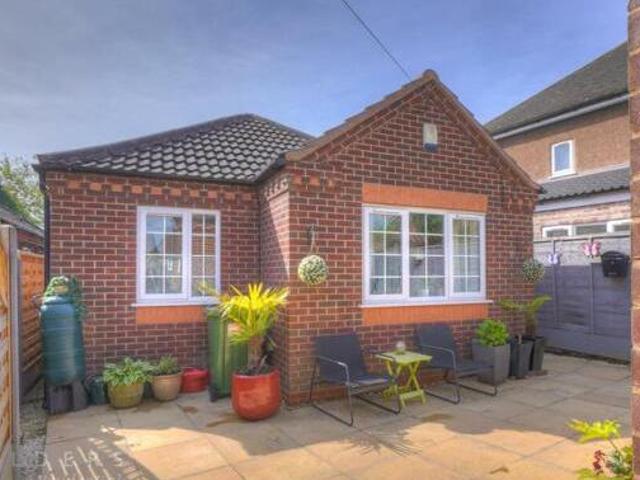 Browns Lane, Dordon, 2 Bedroom Detached