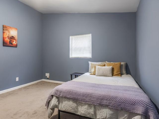 Browns Mill Park Home, a 6 minute walk from bus 17