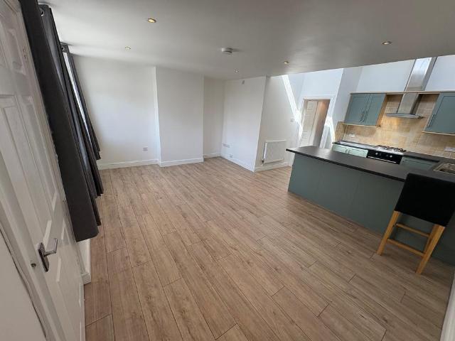 Brows Lane, Liverpool, L37 2 bed flat to rent £1,050 pcm £242 pw
