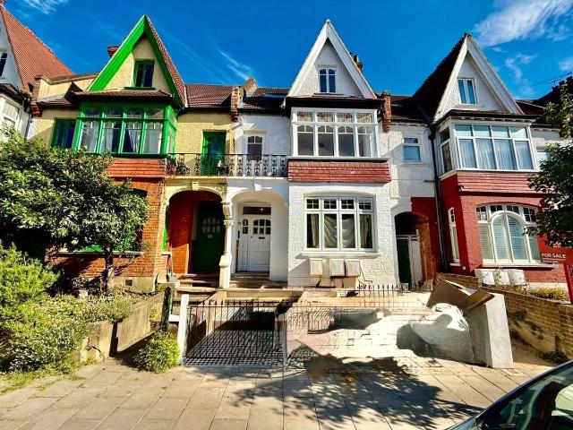 Broxholm Road, West Norwood, London SE27, 2 bed flat to rent, £2,200 pcm | PrimeLocation