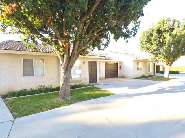 Bro Hall 3120 Brookfield Loop, Bakersfield, CA 93311