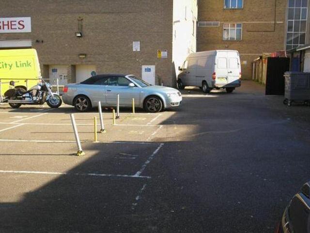 Broad Walk, Crawley, Parking For Rent