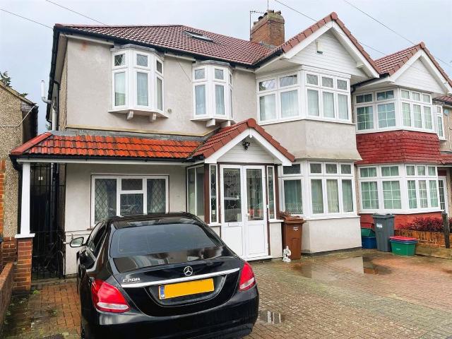 Broad Walk, Hounslow TW5, 3 bed flat to rent, £1,650 pcm | PrimeLocation