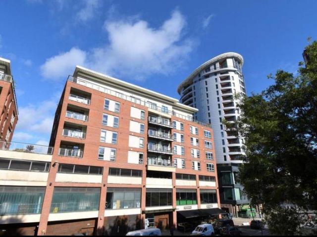 Broad Weir, Bristol 2 bed apartment to rent £2,250 pcm £519 pw