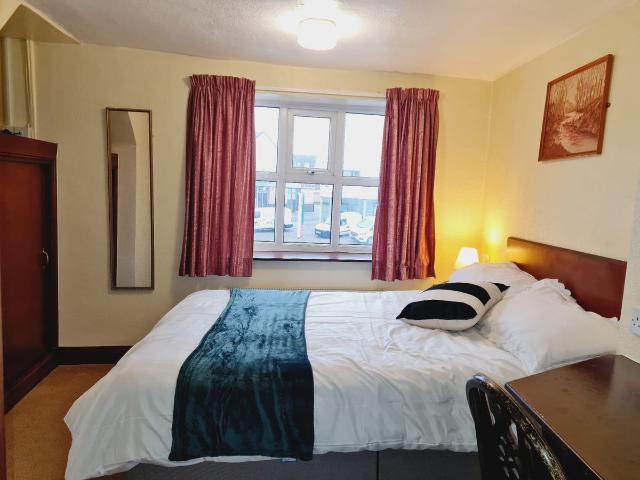 Broad Green, Wellingborough NN8, Room to rent, £2,925 pcm | PrimeLocation