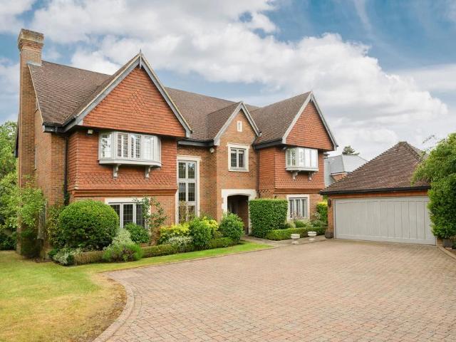 Broad High Way, Cobham, KT11 5 bed detached house to rent £16,000 pcm £3,692 pw