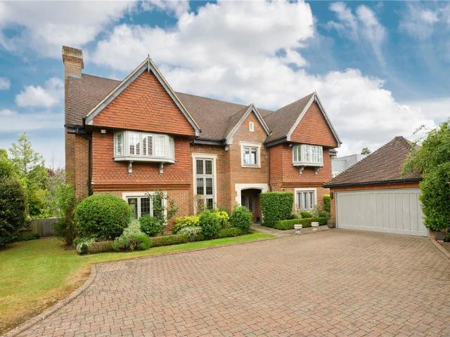 Broad High Way, Cobham, Surrey, KT11 5 bed detached house to rent £16,000 pcm £3,692 pw