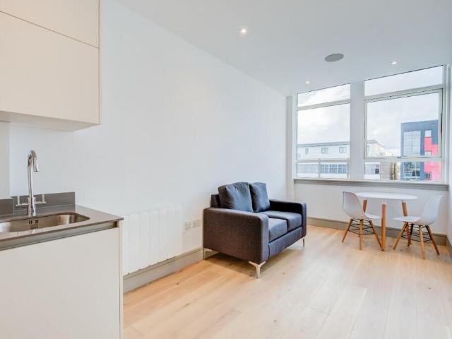 Broad House, Imperial Drive HA2, Rayners Lane, 1 bed flat to rent, £1,320 pcm | PrimeLocation