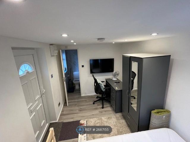 Broad Lane, Coventry CV5, Studio to rent, £650 pcm | PrimeLocation