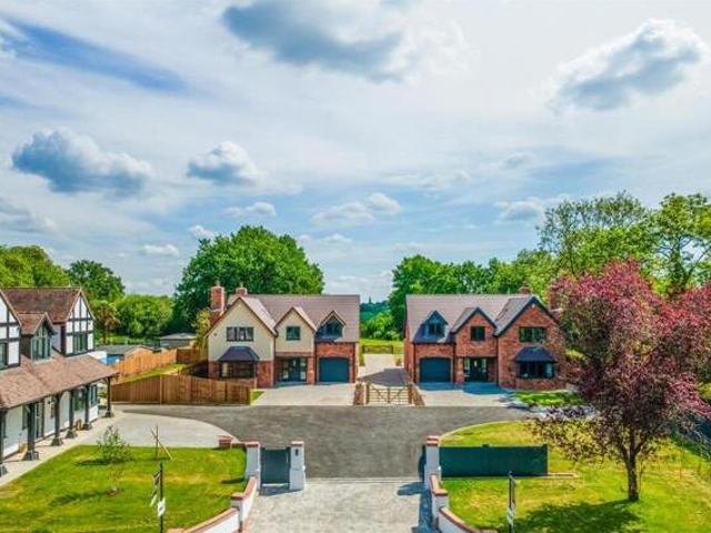 Broad Lane, Wood End, 4 Bedroom Detached