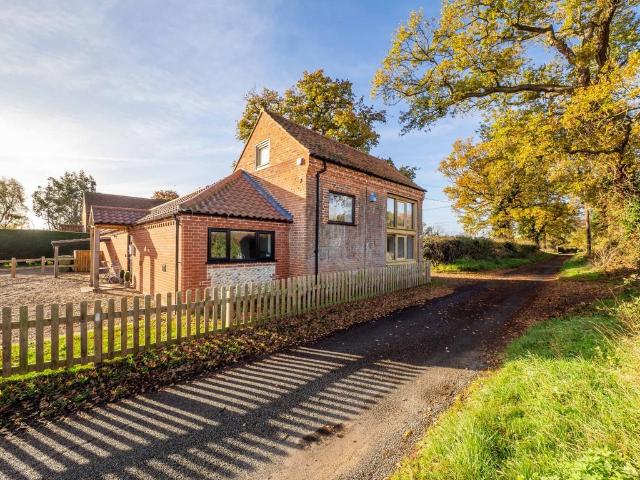 Broad Road, North Walsham NR28 3 bed detached house to rent £1,595 pcm £368 pw