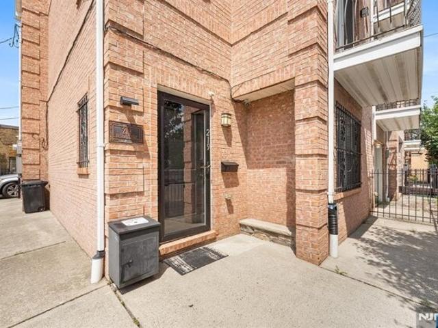 Broad St, Newark, Home For Sale
