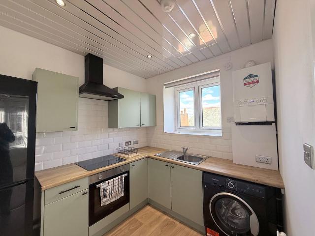 Broad Street, Denny FK6, 2 bed flat to rent, £800 pcm | PrimeLocation