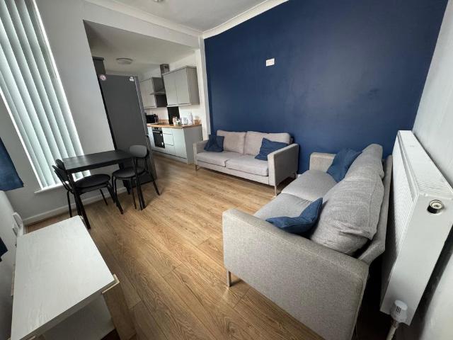 Broad Street, Newcastle under Lyme, ST5 4 bed terraced house to rent £1,906 pcm £440 pw