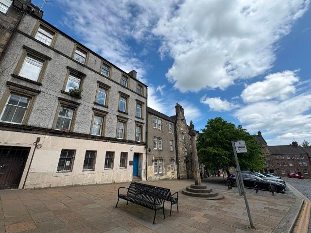 Broad Street, Stirling FK8, 3 bed flat to rent, £1,600 pcm | PrimeLocation