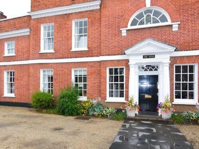 Broad Street, Wokingham, 2 Bedroom Flat