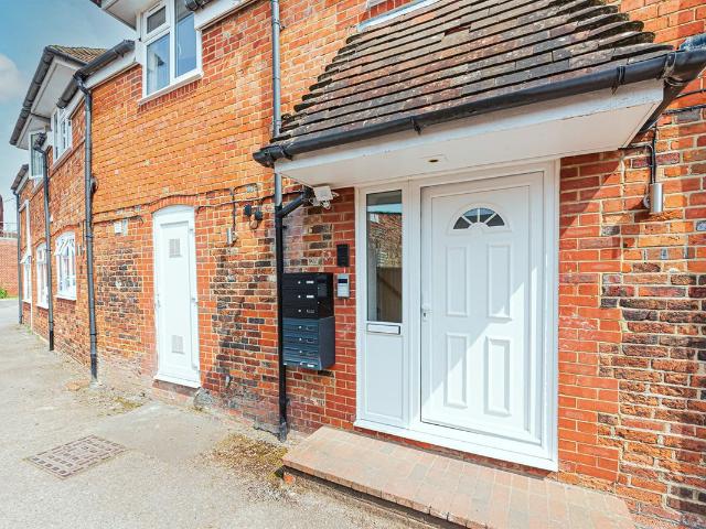 Broad Street Walk, Wokingham RG40, 1 bed flat to rent, £1,195 pcm | PrimeLocation