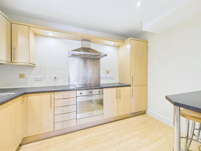Broad Street, Teddington 1 bed apartment to rent £1,550 pcm £358 pw