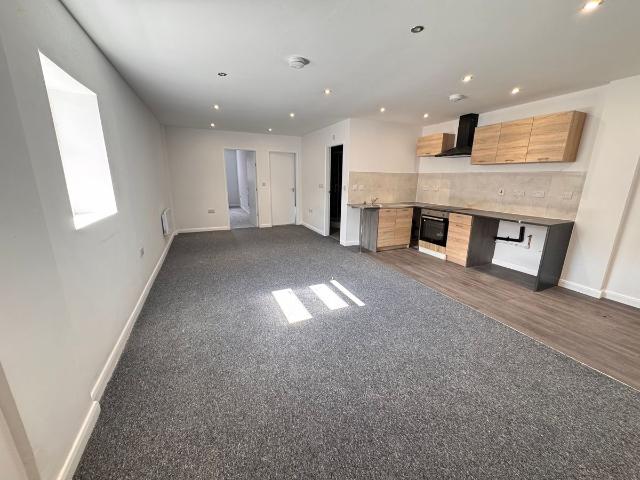 Broadmeadow Flats, Warstones Drive, Wolverhampton WV4, 2 bed flat to rent, £850 pcm | PrimeLocation